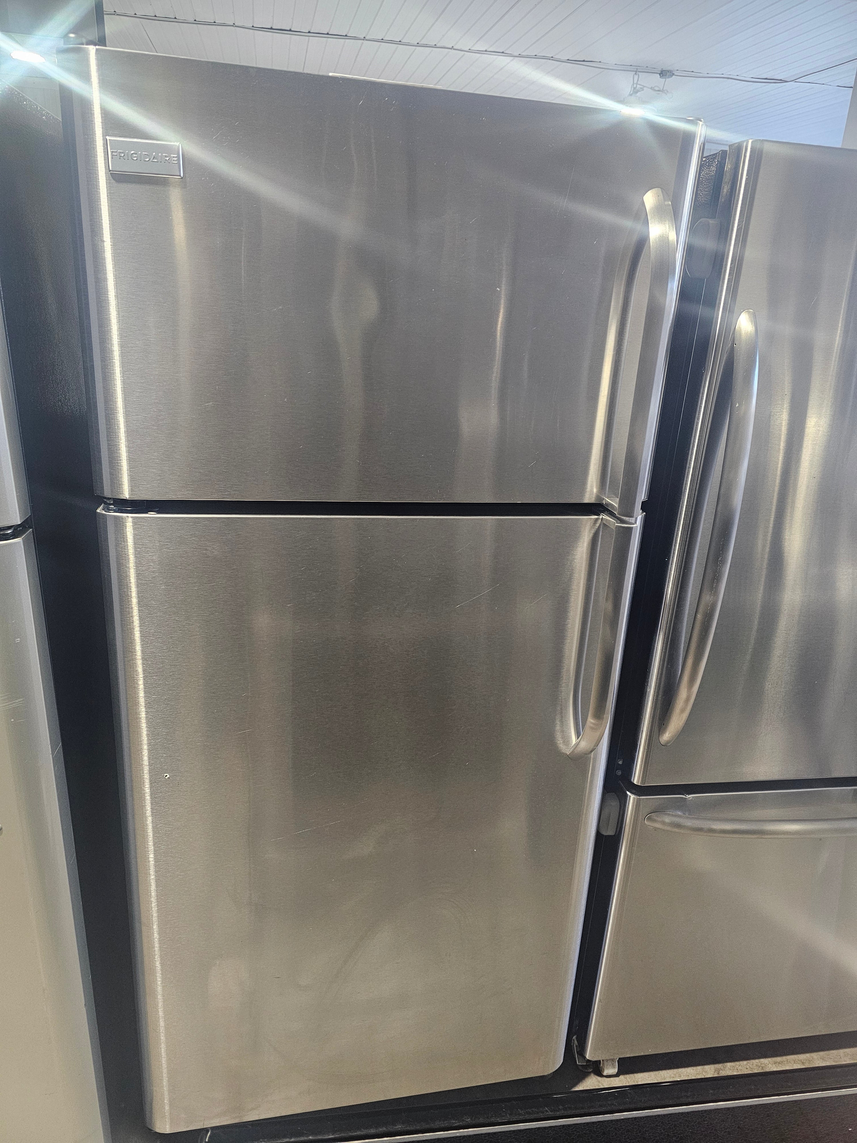 Réfrigérateur marque frigidaire 30" congelateur en haut – Mora Électro